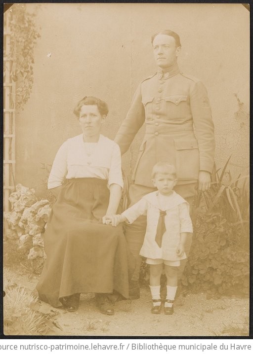 [Couple avec un petit garçon] : [photographie] | Nutrisco