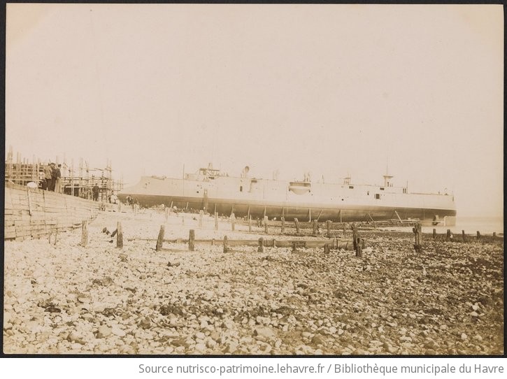 [Lancement du 'Pothuau', croiseur cuirassé de la Marine française, aux ...